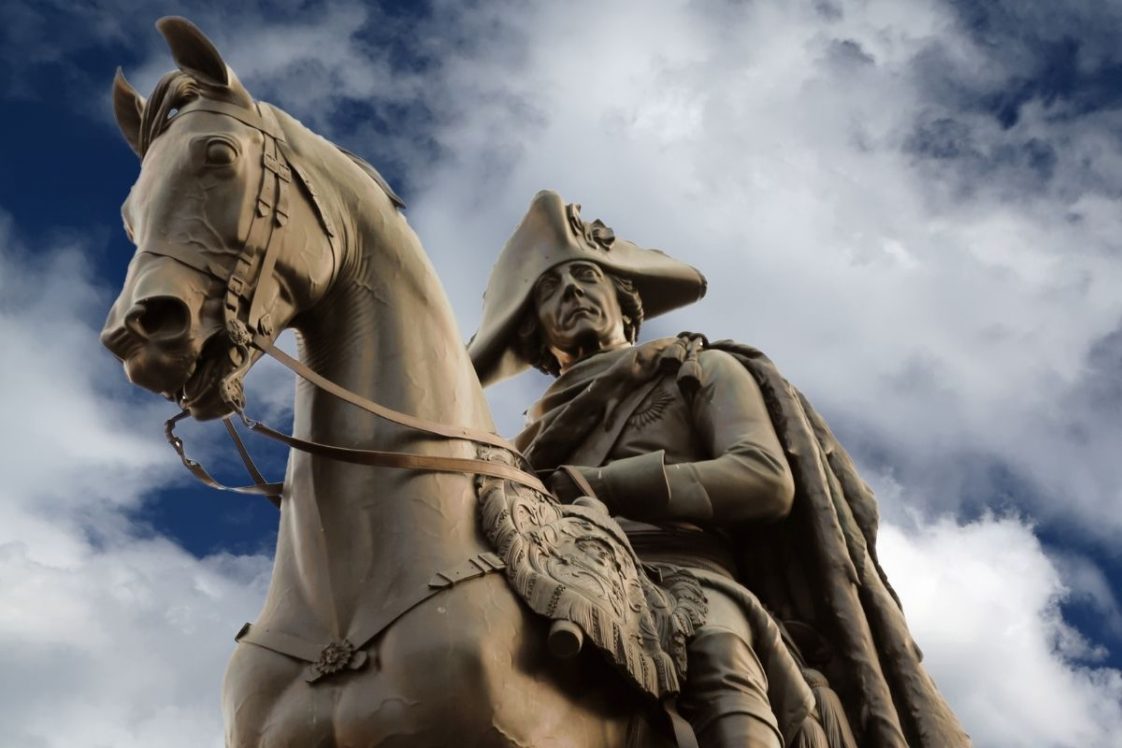 The 2 Main Types of Monarchies – eLawTalk