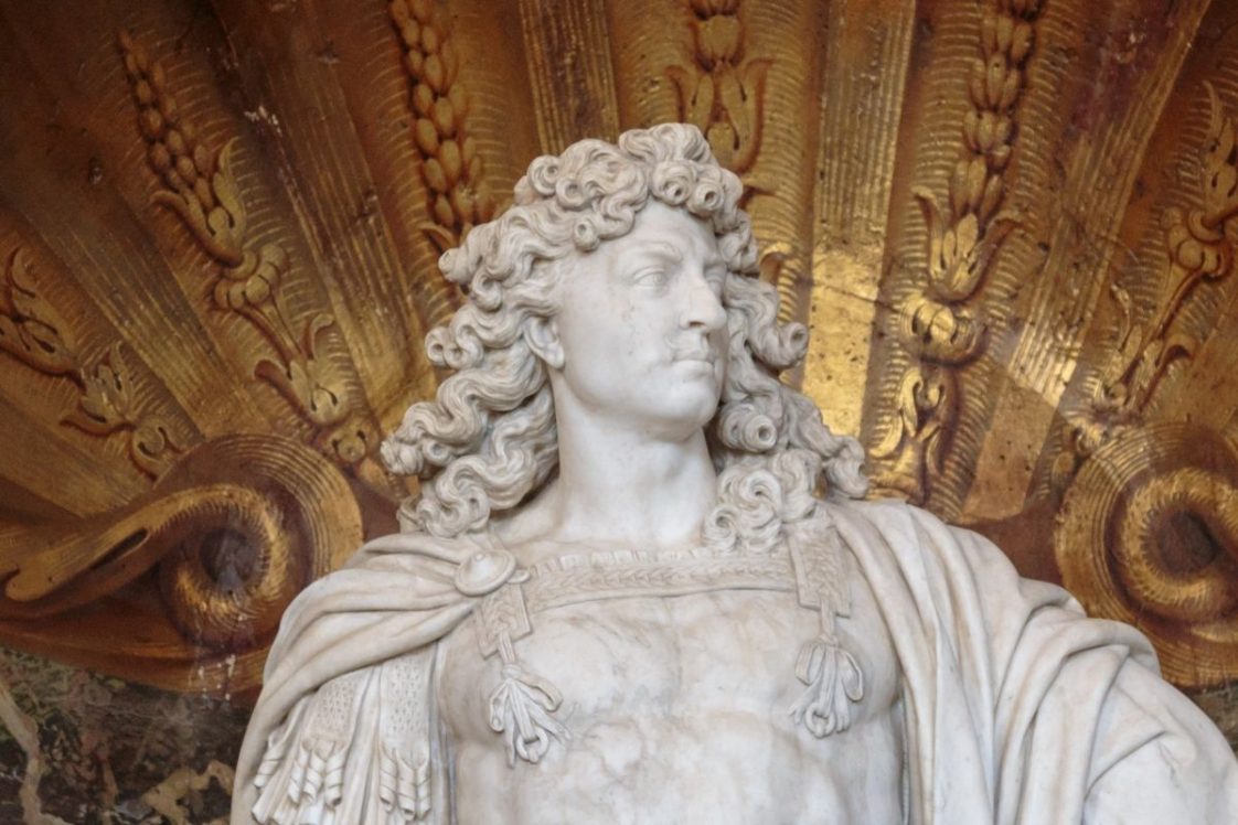 Aristocracy vs. Oligarchy: What's the Difference?